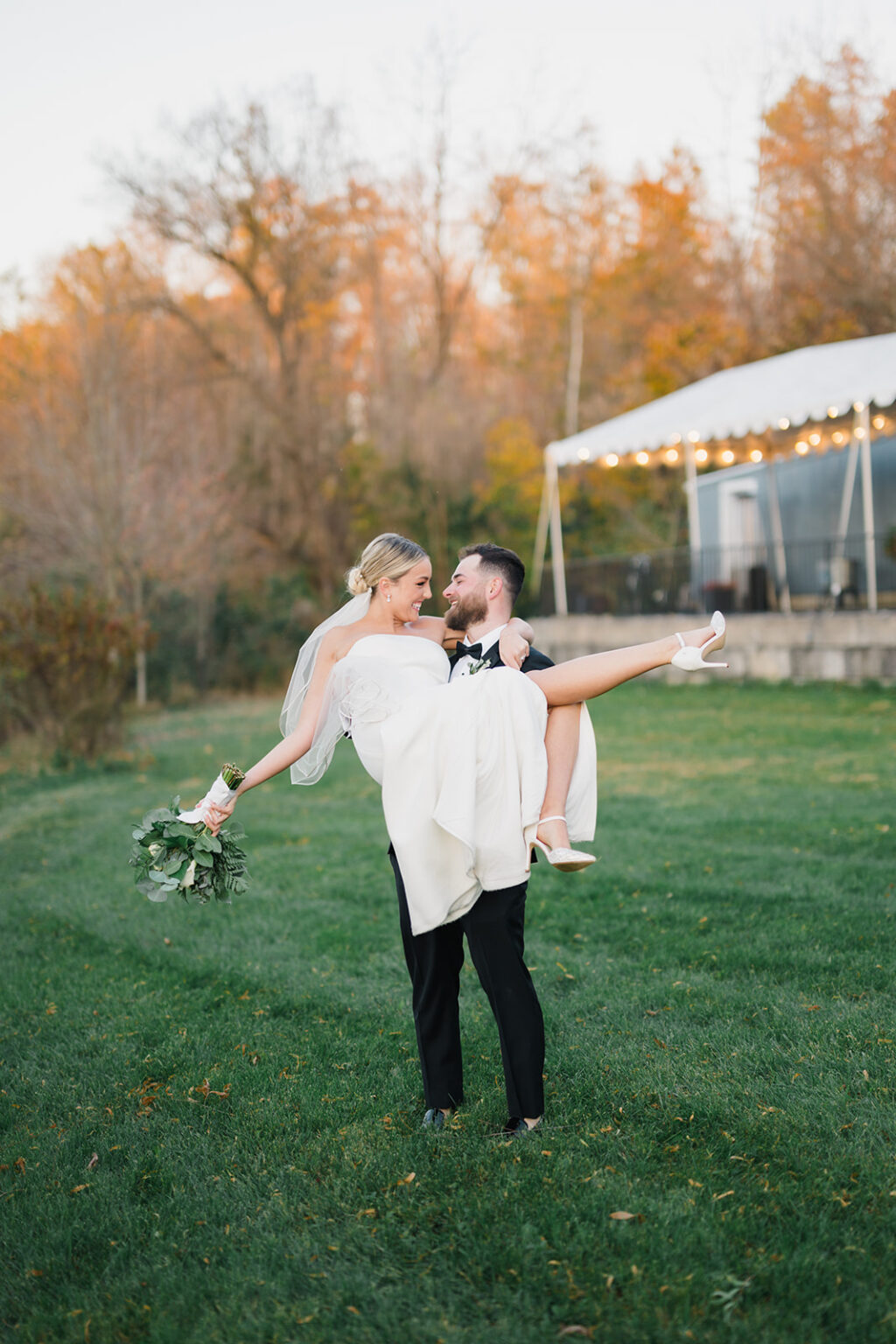 Black and White Lake House Inn Wedding in Perkasie ...